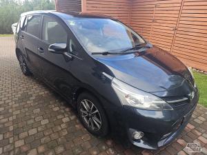 Blue Toyota Verso 2013 in Sirvintos, with an engine capacity of 2.00 L and mileage of 375 thousand km for 4300 €, photo 3 on AUTOMOTO.COM.LV