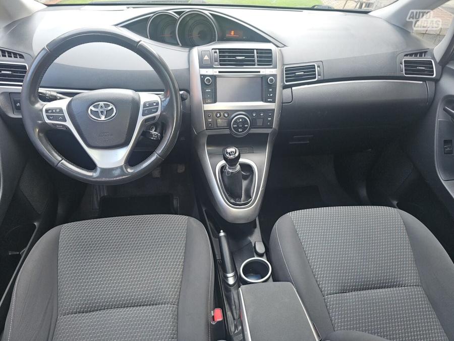 Blue Toyota Verso 2013 in Sirvintos, with an engine capacity of 2.00 L and mileage of 375 thousand km for 4300 €, photo 9 on AUTOMOTO.COM.LV