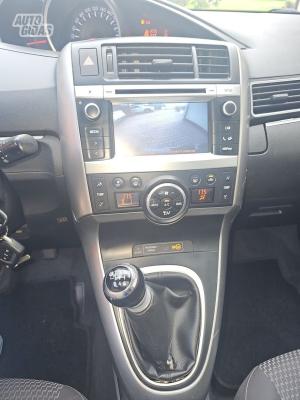 Blue Toyota Verso 2013 in Sirvintos, with an engine capacity of 2.00 L and mileage of 375 thousand km for 4300 €, photo 10 on AUTOMOTO.COM.LV