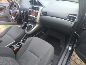 Blue Toyota Verso 2013 in Sirvintos, with an engine capacity of 2.00 L and mileage of 375 thousand km for 4300 €, photo 12 on AUTOMOTO.COM.LV