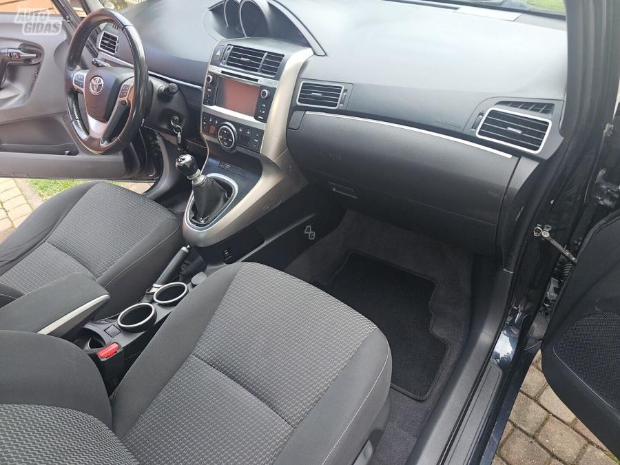 Blue Toyota Verso 2013 in Sirvintos, with an engine capacity of 2.00 L and mileage of 375 thousand km for 4300 €, photo 12 on AUTOMOTO.COM.LV