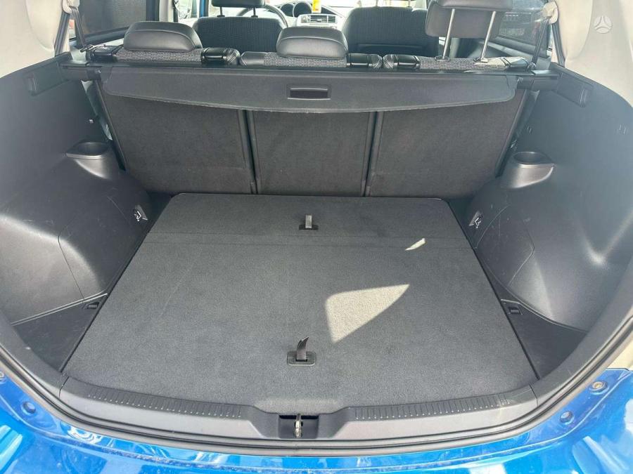 Blue Toyota Verso 2013 in Kaunas, with an engine capacity of 2.00 L and mileage of 247 thousand km for 6150 €, photo 7 on AUTOMOTO.COM.LV