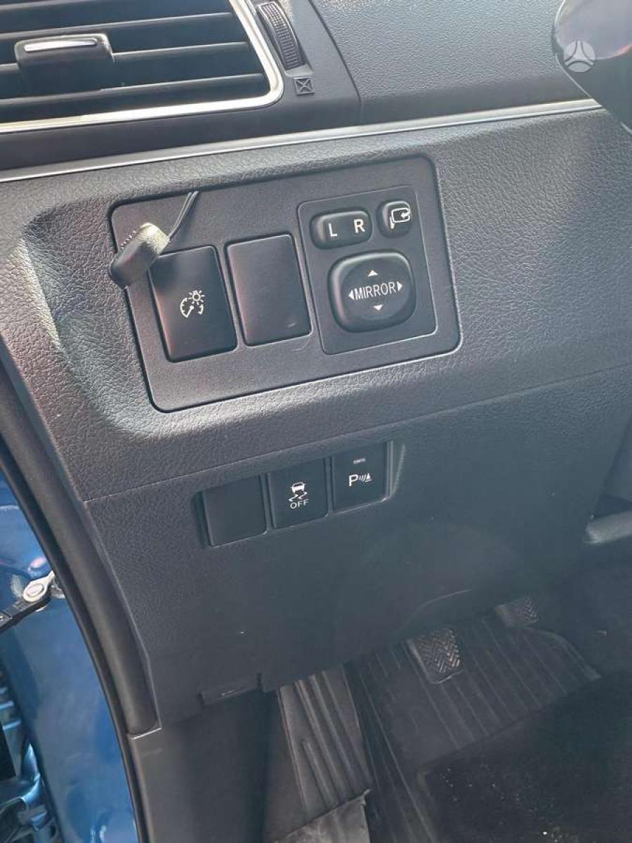 Blue Toyota Verso 2013 in Kaunas, with an engine capacity of 2.00 L and mileage of 247 thousand km for 6150 €, photo 12 on AUTOMOTO.COM.LV