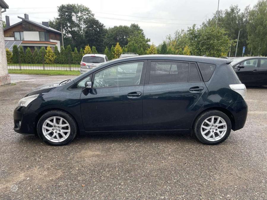 Blue Toyota Verso 2013 in Jurbarkas, with an engine capacity of 2.00 L and mileage of 238 thousand km for 6450 €, photo 1 on AUTOMOTO.COM.LV