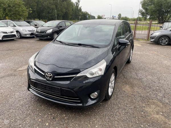 Zils Toyota Verso 2013 Jurbarkas, ar dzinēja tilpumu 2.00 L un nobraukumu 238 tūkst. km par 6450 €, foto 3 vietnē AUTOMOTO.COM.LV