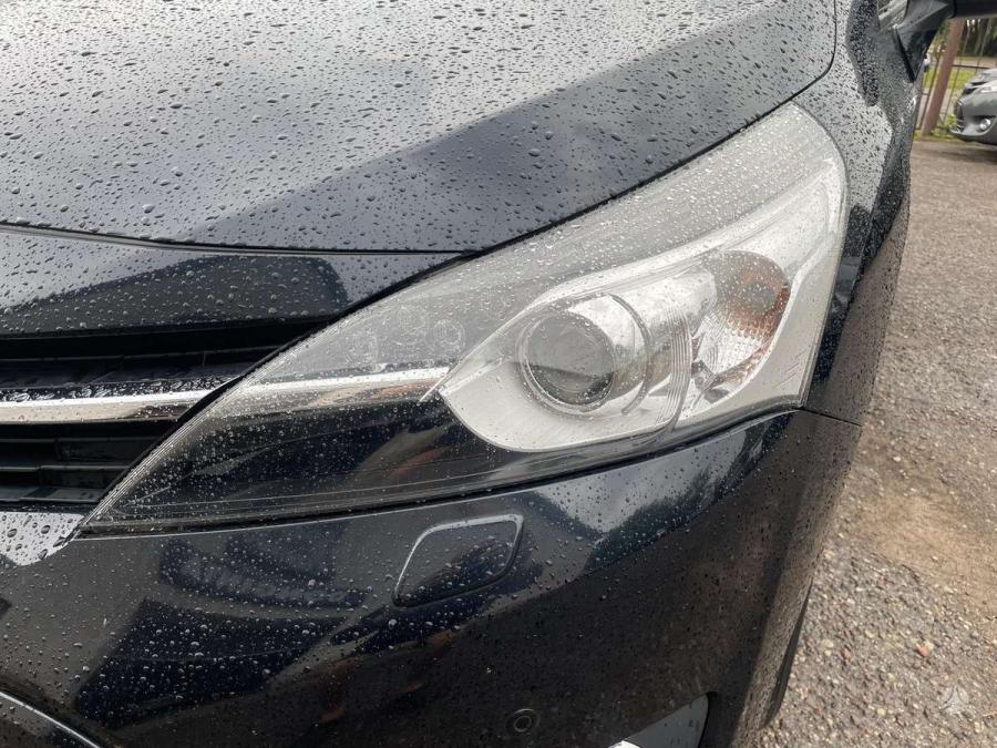 Blue Toyota Verso 2013 in Jurbarkas, with an engine capacity of 2.00 L and mileage of 238 thousand km for 6450 €, photo 4 on AUTOMOTO.COM.LV