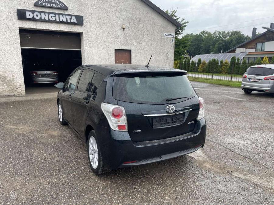 Blue Toyota Verso 2013 in Jurbarkas, with an engine capacity of 2.00 L and mileage of 238 thousand km for 6450 €, photo 8 on AUTOMOTO.COM.LV