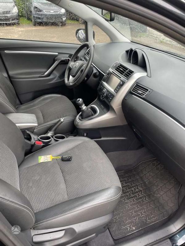 Zils Toyota Verso 2013 Jurbarkas, ar dzinēja tilpumu 2.00 L un nobraukumu 238 tūkst. km par 6450 €, foto 10 vietnē AUTOMOTO.COM.LV
