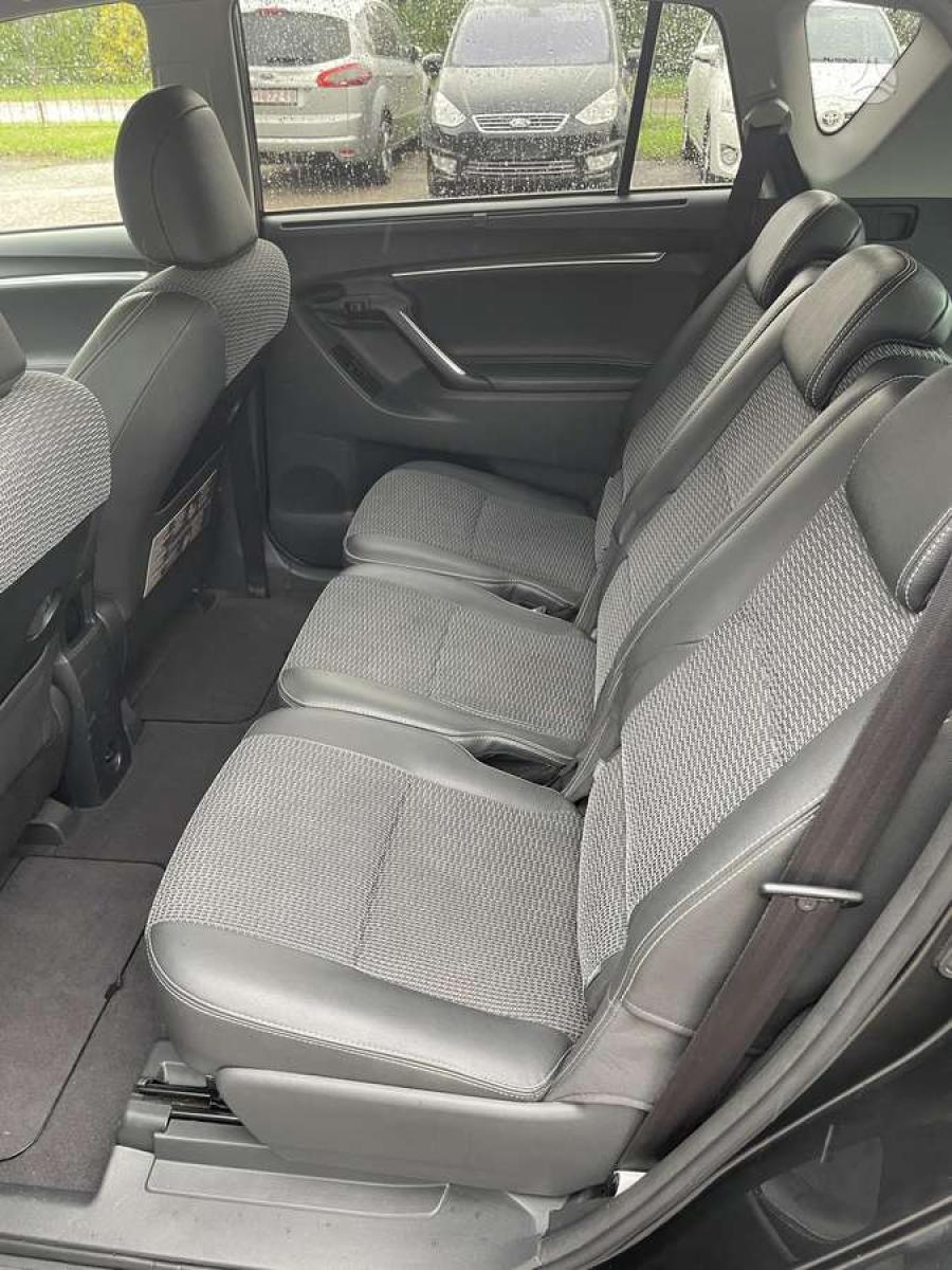 Blue Toyota Verso 2013 in Jurbarkas, with an engine capacity of 2.00 L and mileage of 238 thousand km for 6450 €, photo 11 on AUTOMOTO.COM.LV