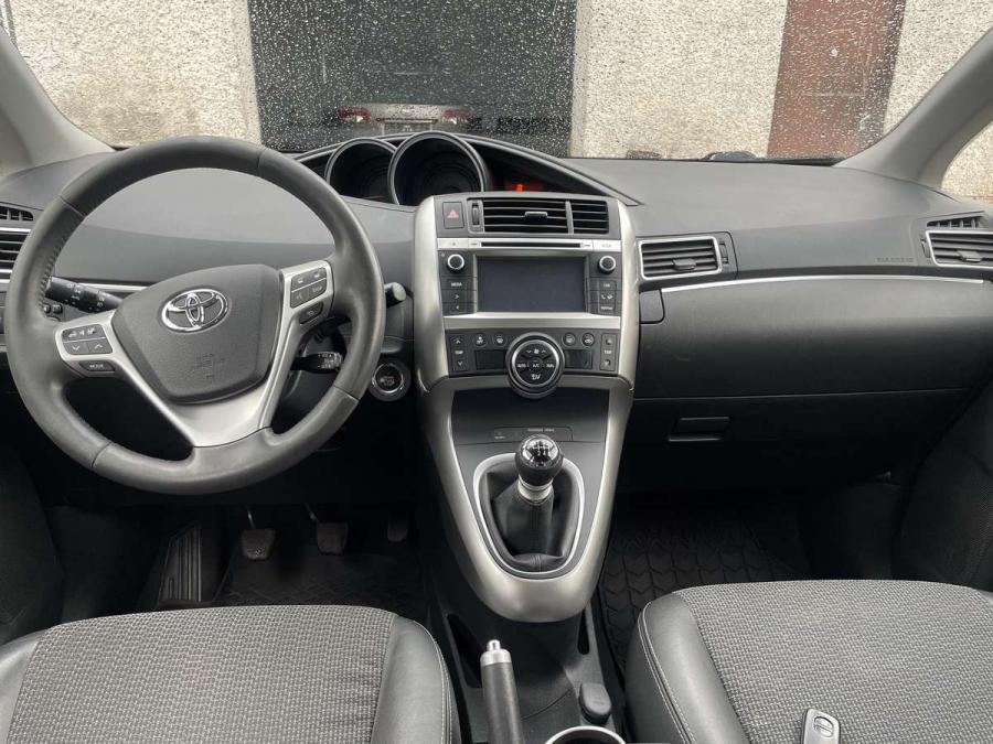 Blue Toyota Verso 2013 in Jurbarkas, with an engine capacity of 2.00 L and mileage of 238 thousand km for 6450 €, photo 13 on AUTOMOTO.COM.LV