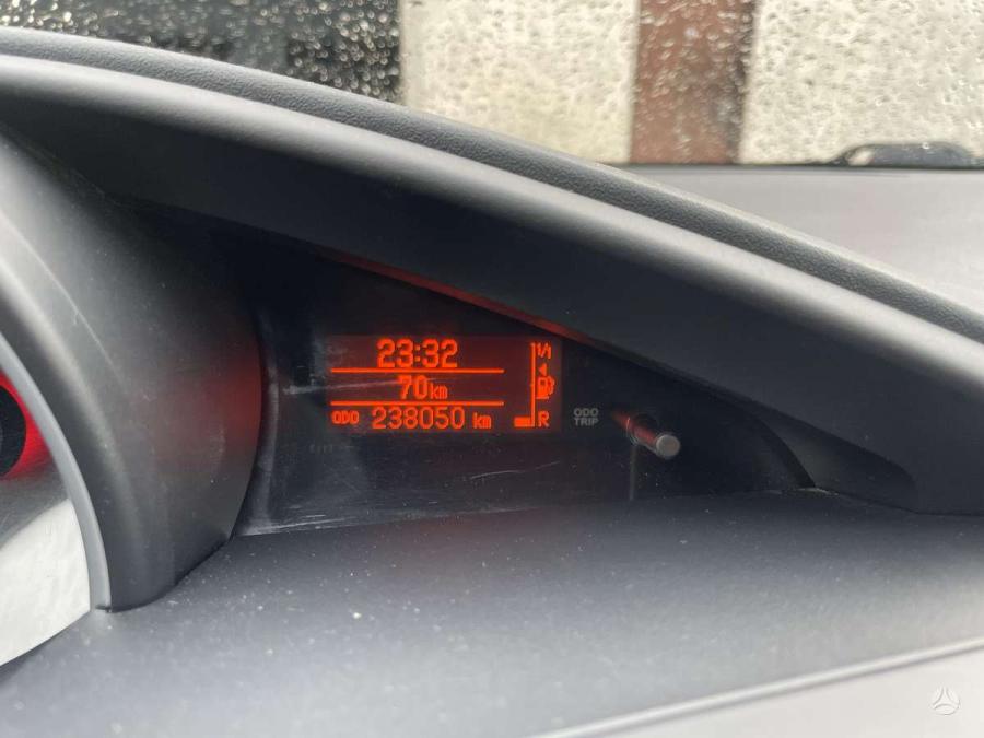 Blue Toyota Verso 2013 in Jurbarkas, with an engine capacity of 2.00 L and mileage of 238 thousand km for 6450 €, photo 18 on AUTOMOTO.COM.LV