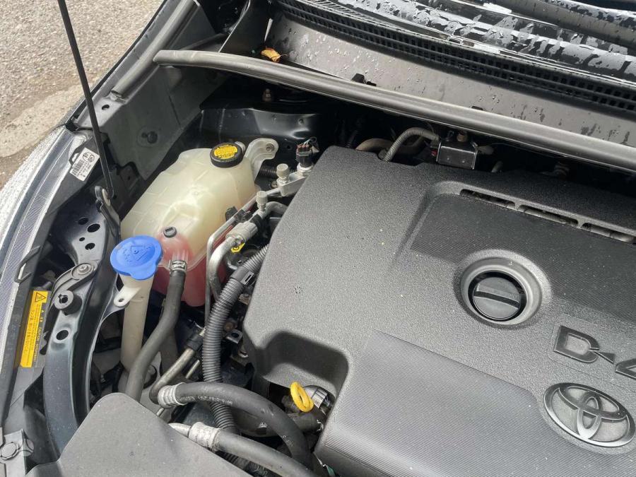 Blue Toyota Verso 2013 in Jurbarkas, with an engine capacity of 2.00 L and mileage of 238 thousand km for 6450 €, photo 28 on AUTOMOTO.COM.LV