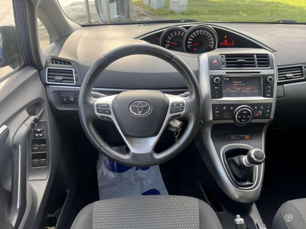 Zils Toyota Verso 2014 Tauragė, ar dzinēja tilpumu 1.60 L un nobraukumu 214 tūkst. km par 4800 €, foto 11 vietnē AUTOMOTO.COM.LV