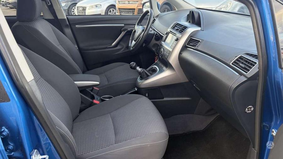 Zils Toyota Verso 2014 Marijampole, ar dzinēja tilpumu 1.60 L un nobraukumu 301 tūkst. km par 5999 €, foto 23 vietnē AUTOMOTO.COM.LV