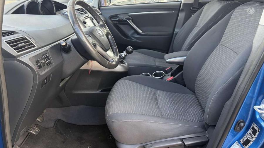 Zils Toyota Verso 2014 Marijampole, ar dzinēja tilpumu 1.60 L un nobraukumu 301 tūkst. km par 5999 €, foto 27 vietnē AUTOMOTO.COM.LV
