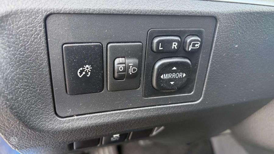 Zils Toyota Verso 2014 Marijampole, ar dzinēja tilpumu 1.60 L un nobraukumu 301 tūkst. km par 5999 €, foto 28 vietnē AUTOMOTO.COM.LV