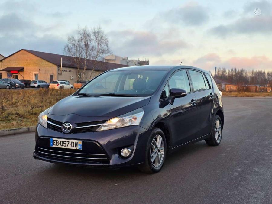 Zils Toyota Verso 2016 Tauragė, ar dzinēja tilpumu 1.60 L un nobraukumu 240 tūkst. km par 5300 €, foto 2 vietnē AUTOMOTO.COM.LV