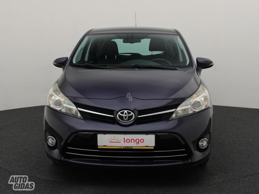 Blue Toyota Verso 2016 in Vilnius, with an engine capacity of 1.80 L and mileage of 202 thousand km for 11399 €, photo 3 on AUTOMOTO.COM.LV