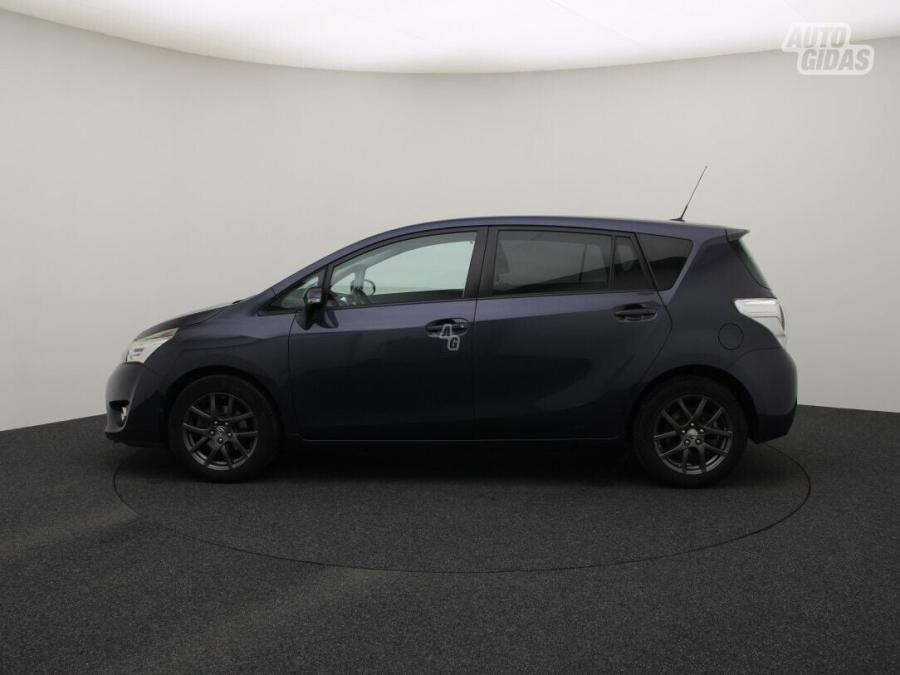 Blue Toyota Verso 2016 in Vilnius, with an engine capacity of 1.80 L and mileage of 202 thousand km for 11399 €, photo 6 on AUTOMOTO.COM.LV