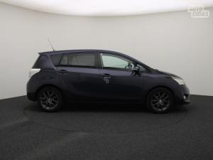 Blue Toyota Verso 2016 in Vilnius, with an engine capacity of 1.80 L and mileage of 202 thousand km for 11399 €, photo 9 on AUTOMOTO.COM.LV
