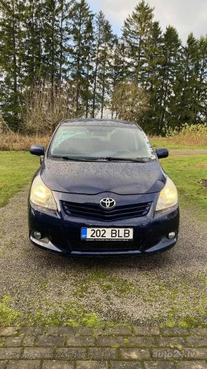 Zils Toyota Verso 2010 Tallina, ar dzinēja tilpumu 2.20 L un nobraukumu 265 tūkst. km par 4500 €, foto 5 vietnē AUTOMOTO.COM.LV