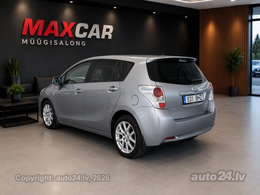 Blue Toyota Verso 2010 in Tallinn, with an engine capacity of 2.20 L and mileage of 232 thousand km for 3999 €, photo 5 on AUTOMOTO.COM.LV