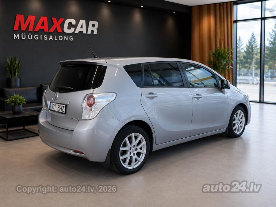 Blue Toyota Verso 2010 in Tallinn, with an engine capacity of 2.20 L and mileage of 232 thousand km for 3999 €, photo 6 on AUTOMOTO.COM.LV