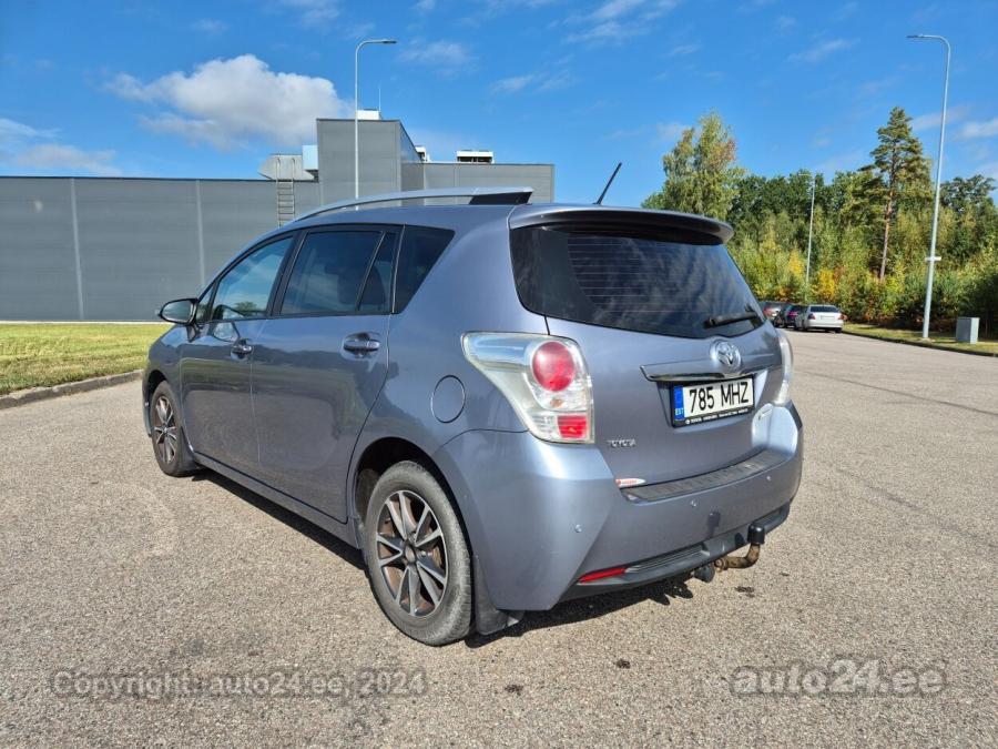 Zils Toyota Verso 2013 Hāpsalu, ar dzinēja tilpumu 1.80 L un nobraukumu 202 tūkst. km par 9900 €, foto 3 vietnē AUTOMOTO.COM.LV