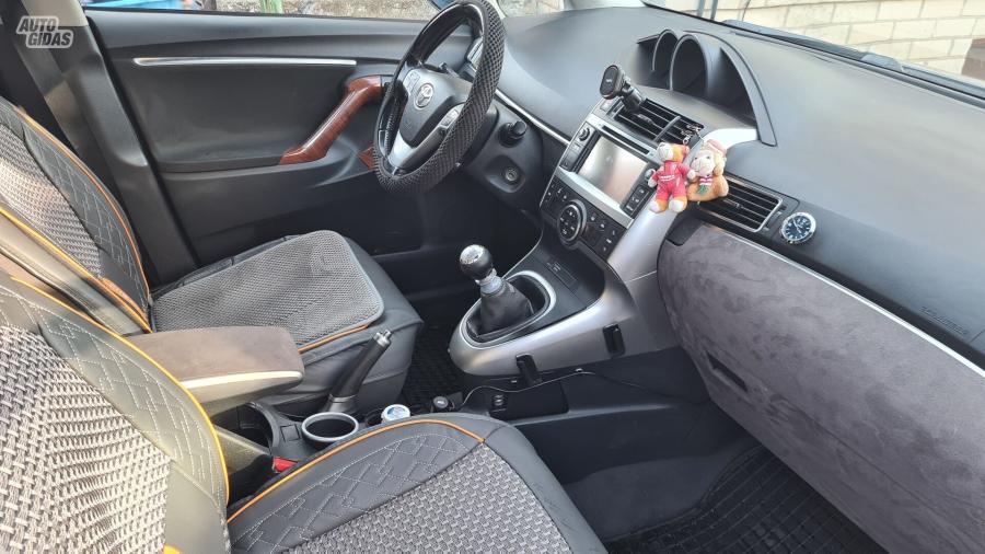 Zils Toyota Verso 2013 Vilkaviškis, ar dzinēja tilpumu 2.00 L un nobraukumu 256 tūkst. km par 6500 €, foto 10 vietnē AUTOMOTO.COM.LV