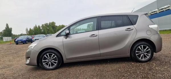 Brūns Toyota Verso 2015 Daugavpils, ar dzinēja tilpumu 1.60 L un nobraukumu 210 tūkst. km par 6650 €, foto 2 vietnē AUTOMOTO.COM.LV