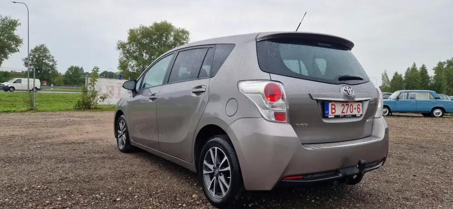 Brown Toyota Verso 2015 in Daugavpils, with an engine capacity of 1.60 L and mileage of 210 thousand km for 6650 €, photo 4 on AUTOMOTO.COM.LV
