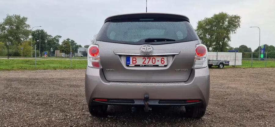 Brown Toyota Verso 2015 in Daugavpils, with an engine capacity of 1.60 L and mileage of 210 thousand km for 6650 €, photo 5 on AUTOMOTO.COM.LV