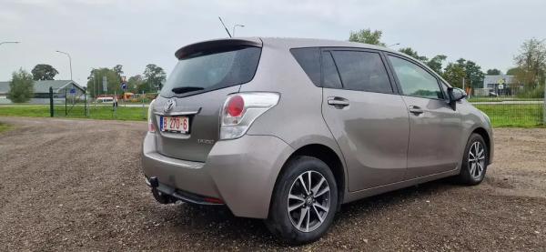 Brūns Toyota Verso 2015 Daugavpils, ar dzinēja tilpumu 1.60 L un nobraukumu 210 tūkst. km par 6650 €, foto 5 vietnē AUTOMOTO.COM.LV