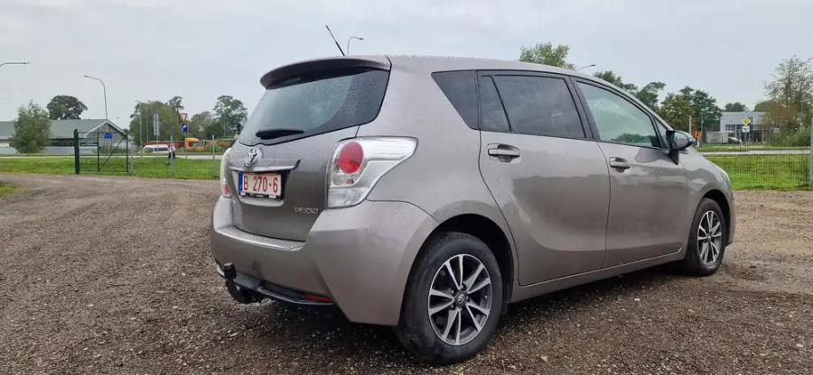 Brown Toyota Verso 2015 in Daugavpils, with an engine capacity of 1.60 L and mileage of 210 thousand km for 6650 €, photo 6 on AUTOMOTO.COM.LV