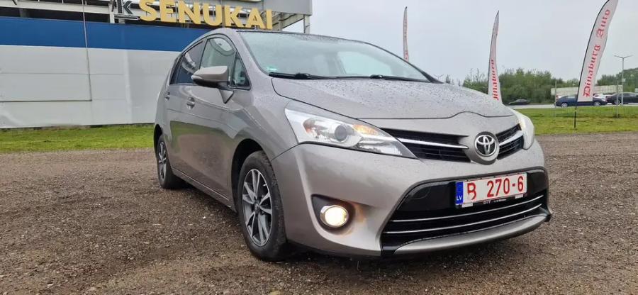 Brown Toyota Verso 2015 in Daugavpils, with an engine capacity of 1.60 L and mileage of 210 thousand km for 6650 €, photo 8 on AUTOMOTO.COM.LV