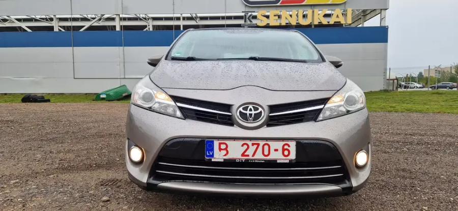 Brown Toyota Verso 2015 in Daugavpils, with an engine capacity of 1.60 L and mileage of 210 thousand km for 6650 €, photo 9 on AUTOMOTO.COM.LV