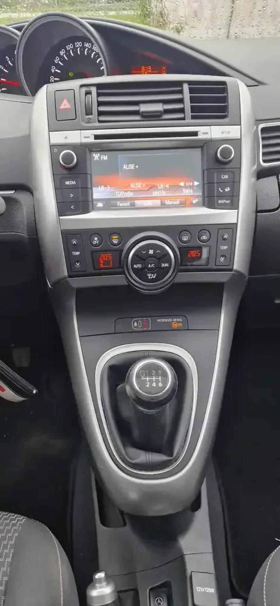 Brown Toyota Verso 2015 in Daugavpils, with an engine capacity of 1.60 L and mileage of 210 thousand km for 6650 €, photo 12 on AUTOMOTO.COM.LV