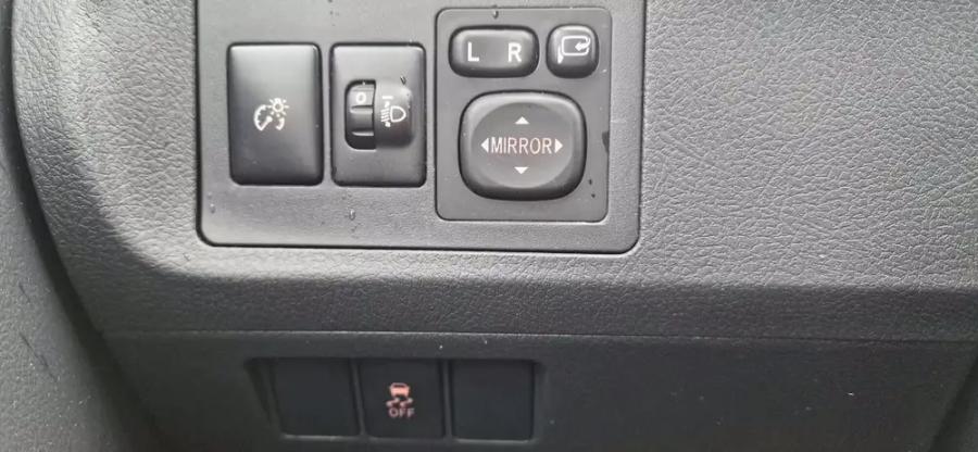 Brown Toyota Verso 2015 in Daugavpils, with an engine capacity of 1.60 L and mileage of 210 thousand km for 6650 €, photo 13 on AUTOMOTO.COM.LV