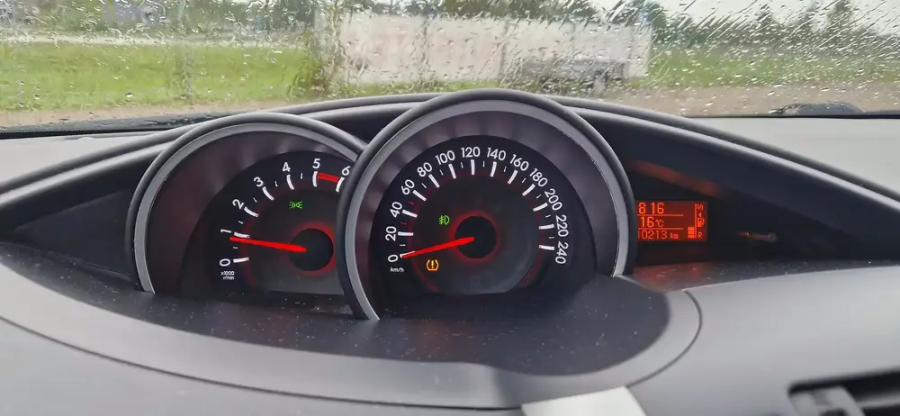 Brown Toyota Verso 2015 in Daugavpils, with an engine capacity of 1.60 L and mileage of 210 thousand km for 6650 €, photo 15 on AUTOMOTO.COM.LV