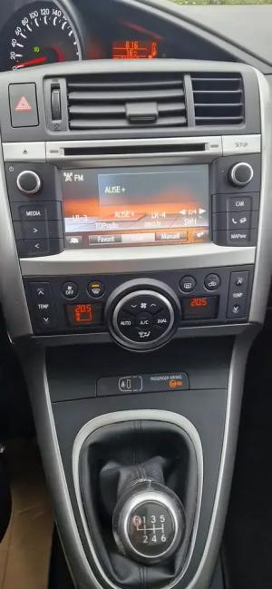 Brown Toyota Verso 2015 in Daugavpils, with an engine capacity of 1.60 L and mileage of 210 thousand km for 6650 €, photo 16 on AUTOMOTO.COM.LV