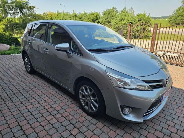 Brown Toyota Verso 2013 in Sirvintos, with an engine capacity of 2.00 L and mileage of 249 thousand km for 5700 €, photo 3 on AUTOMOTO.COM.LV