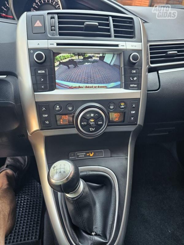 Brown Toyota Verso 2013 in Sirvintos, with an engine capacity of 2.00 L and mileage of 249 thousand km for 5700 €, photo 10 on AUTOMOTO.COM.LV