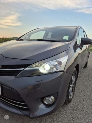 Brown Toyota Verso 2013 in Siauliai, with an engine capacity of 2.00 L and mileage of 278 thousand km for 5650 €, photo 3 on AUTOMOTO.COM.LV