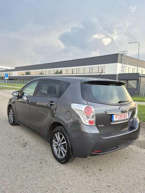Brūns Toyota Verso 2013 Šauļi, ar dzinēja tilpumu 2.00 L un nobraukumu 278 tūkst. km par 5650 €, foto 4 vietnē AUTOMOTO.COM.LV