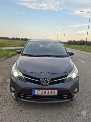 Brown Toyota Verso 2013 in Siauliai, with an engine capacity of 2.00 L and mileage of 278 thousand km for 5650 €, photo 9 on AUTOMOTO.COM.LV