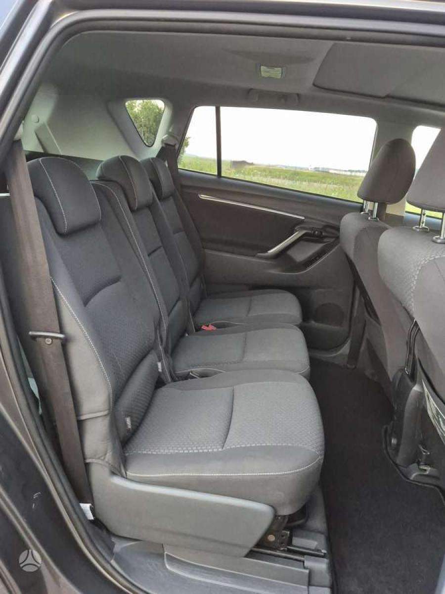Brown Toyota Verso 2013 in Siauliai, with an engine capacity of 2.00 L and mileage of 278 thousand km for 5650 €, photo 18 on AUTOMOTO.COM.LV
