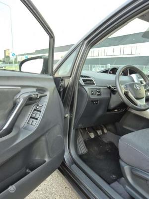 Brown Toyota Verso 2013 in Siauliai, with an engine capacity of 2.00 L and mileage of 278 thousand km for 5650 €, photo 20 on AUTOMOTO.COM.LV
