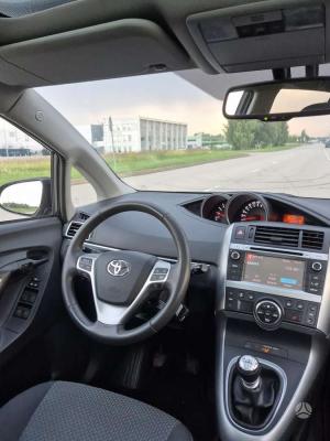 Brown Toyota Verso 2013 in Siauliai, with an engine capacity of 2.00 L and mileage of 278 thousand km for 5650 €, photo 21 on AUTOMOTO.COM.LV