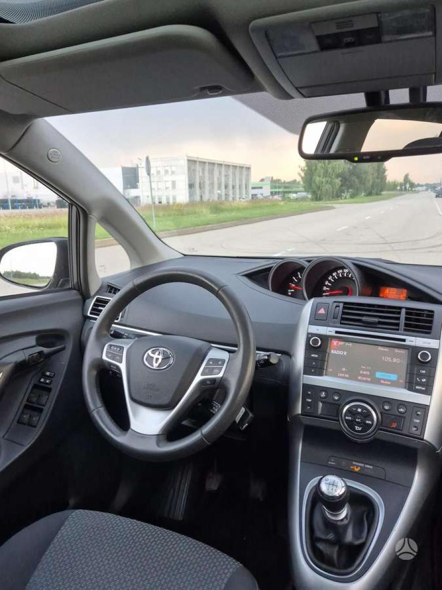 Brown Toyota Verso 2013 in Siauliai, with an engine capacity of 2.00 L and mileage of 278 thousand km for 5650 €, photo 21 on AUTOMOTO.COM.LV