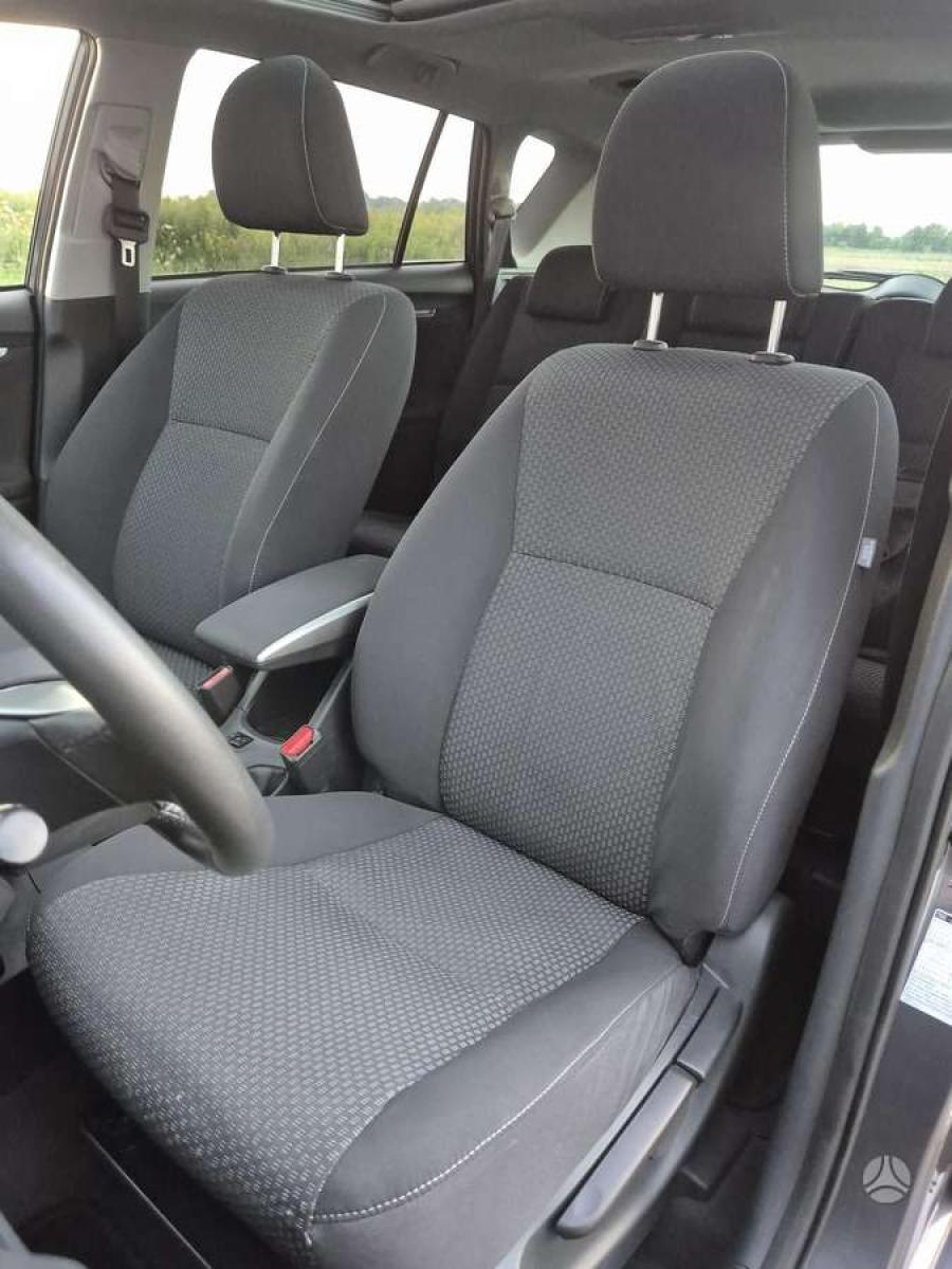 Brown Toyota Verso 2013 in Siauliai, with an engine capacity of 2.00 L and mileage of 278 thousand km for 5650 €, photo 22 on AUTOMOTO.COM.LV
